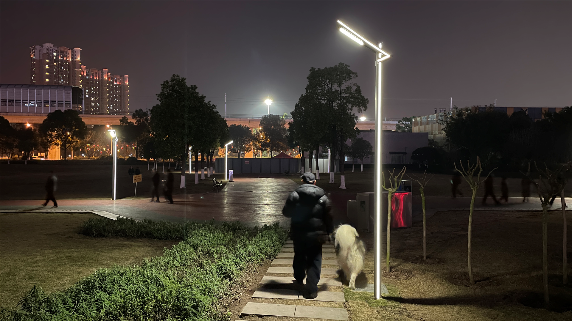 铜梁路灯提升改造 扮亮城市更节能 华龙网